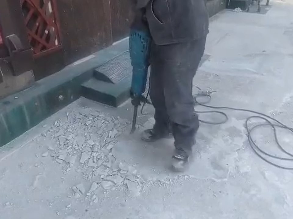 商業ビル施設/ウレタン+モルタル4層撤去および研磨仕上げ-東京都 | 株式会社タナカペインティング